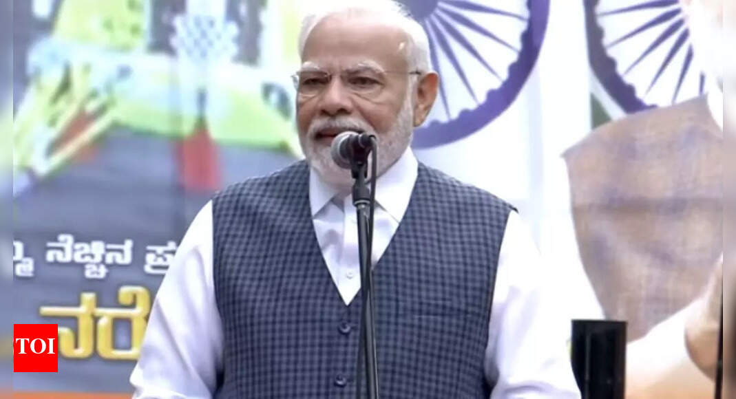 PM Modi raises 'Jai Vigyan Jai Anusandhan' slogan outside HAL airport ...