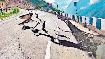 Kullu: Kullu stays cut off for 3rd day, thousands of vehicles stranded ...