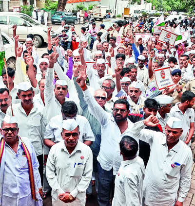 Protests: Shetkari Sangharsha Sanghatana Protests Against Ndcc Bank ...