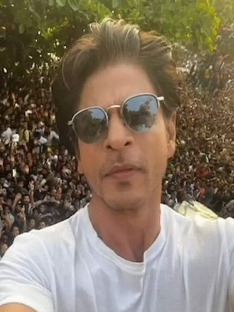 ASK SRK! Jawan Star Shah Rukh Khan's Wittiest Candid Chat With Fans ...