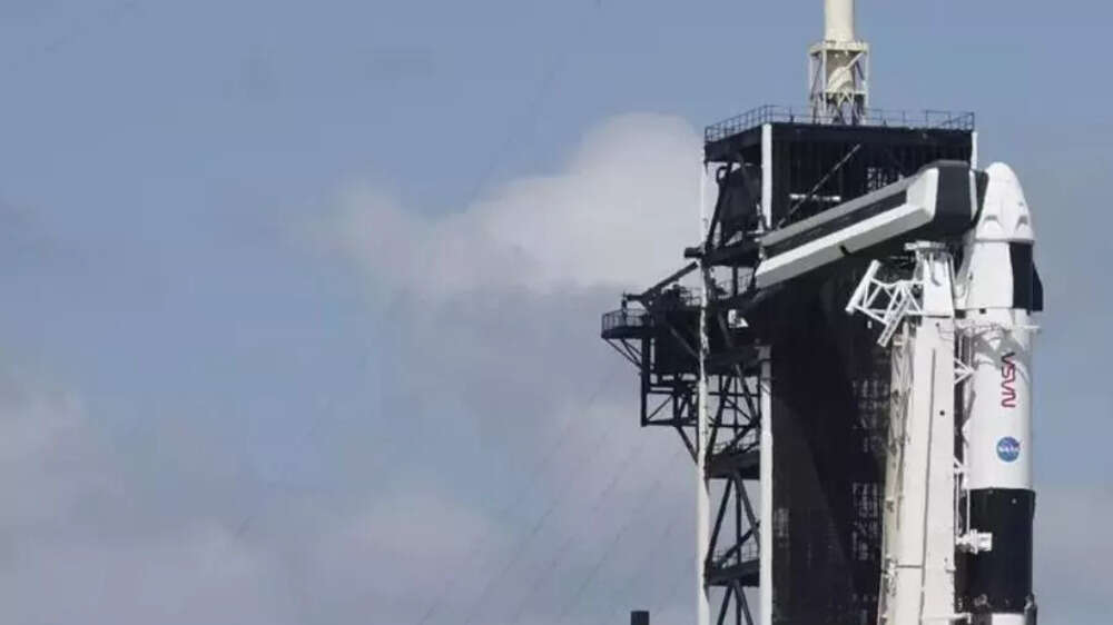 Spacex Launches New Space Station Crew With 4 Astronauts From 4
