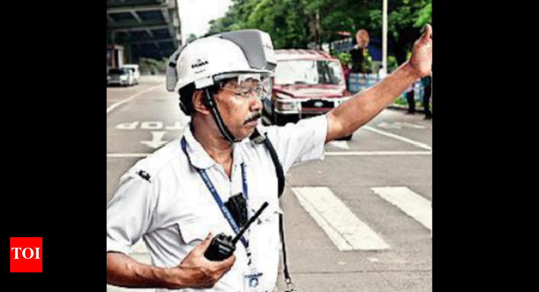 Traffic Police: Keeping cops cool: Trial for 'AC helmets' starts in ...
