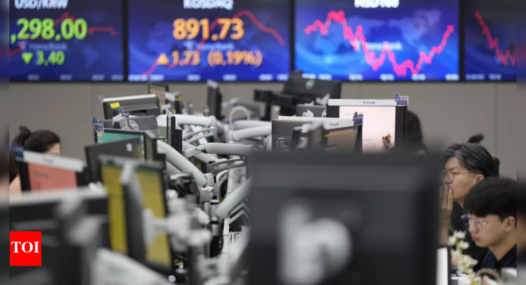 China's industrial profits extend slump into seventh month - Times of India