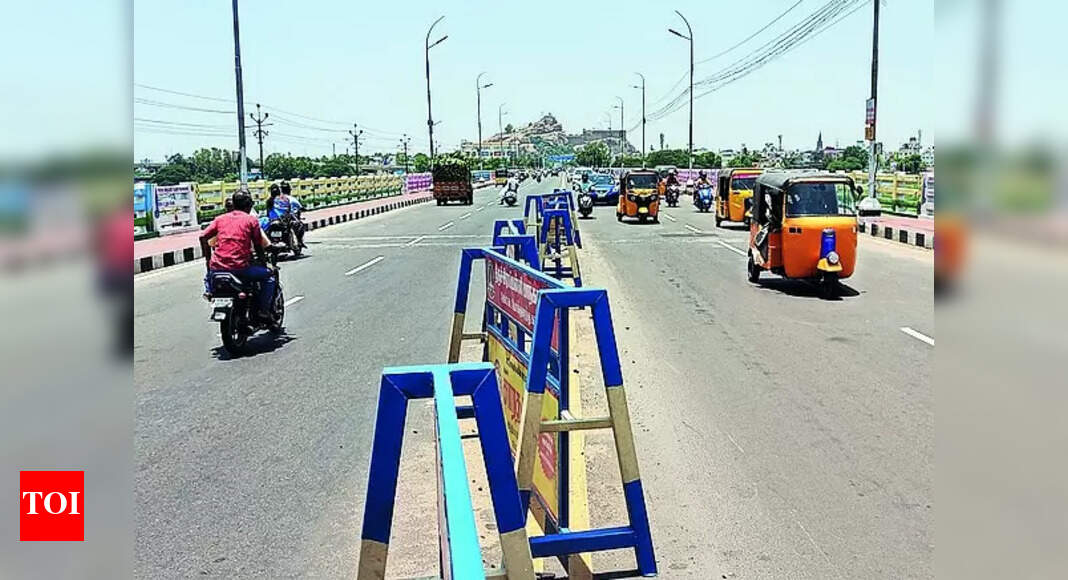 Trichy: Barricades On Trichy Roads Make Commuters Uneasy | Trichy News ...