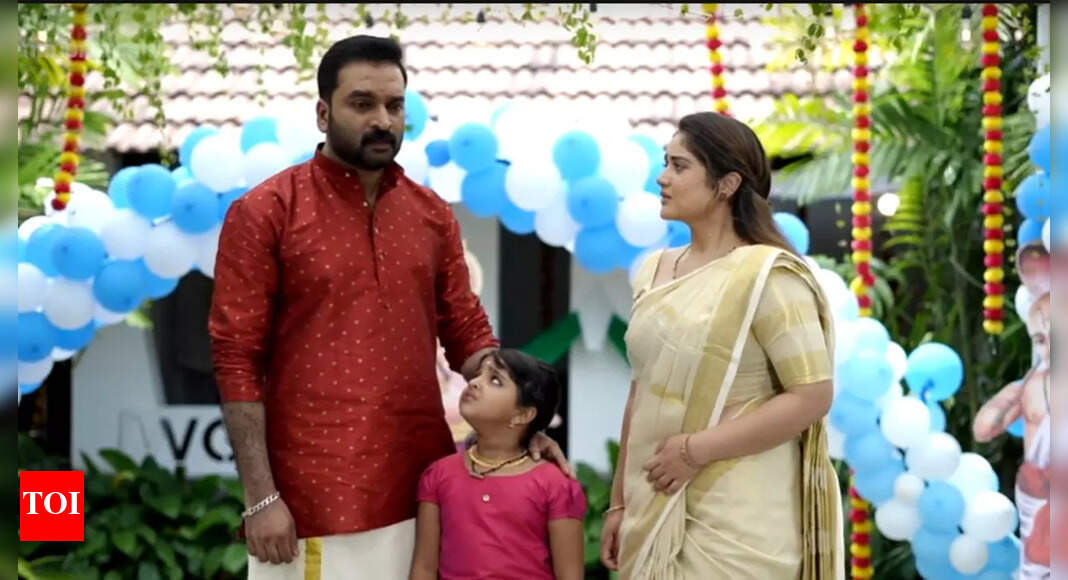 Manimuthu: Kavya requests Krishna to be Manikutty's father - Times of India