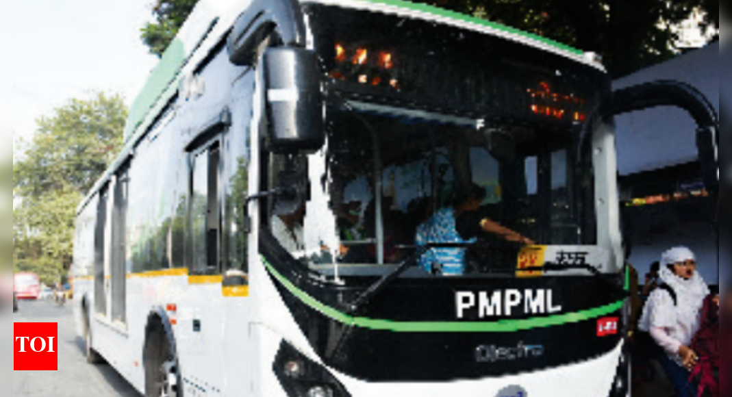 Pune Bus Accident News: Bus crashes into tree after steering wheel ...