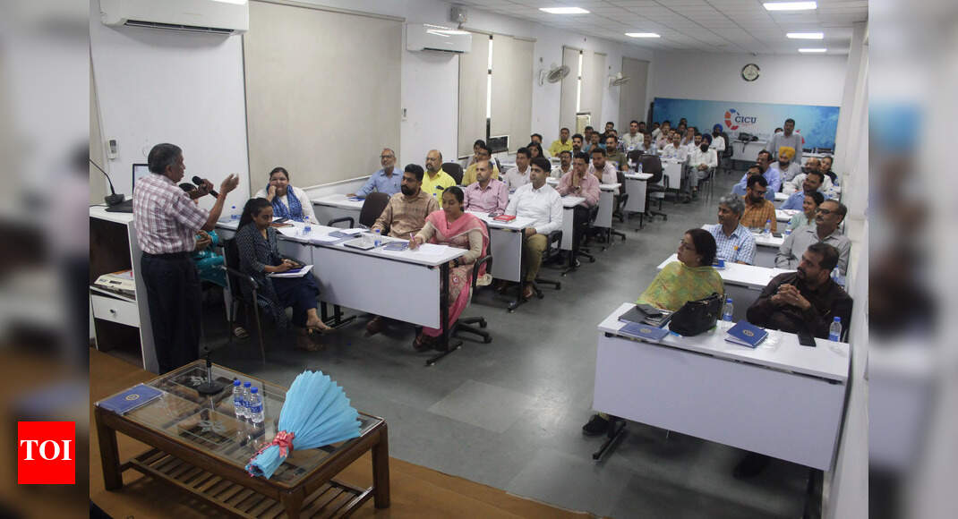 Punjab: Asst. labour commissioner urges industry to get eligible ...