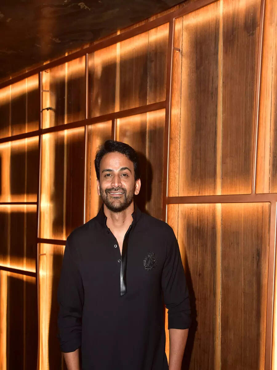 A sneak peek into Dhananjay's birthday bash | Times of India