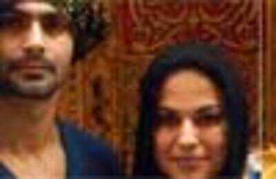 Veena Malik & Ashmit Patel visit Ajmer Sharif Dargah - Times of India