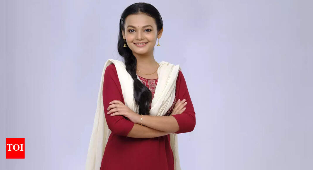 Dakshata Joil on being a part of Sara Kahi Tichysathi: Today's society needs such kind of shows ...