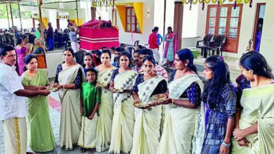 Sundaran Mestri's Mahabali gesture | Kozhikode News - Times of India