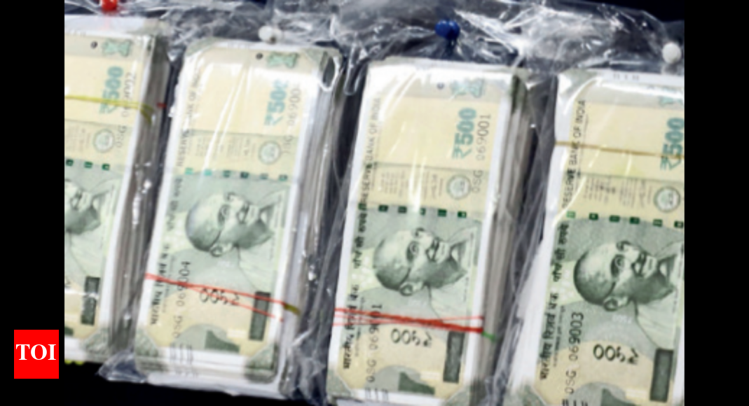 Gang dealing in Farzi notes busted; 5 held | Lucknow News - Times of India