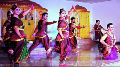 Bharatanatyam moves tell Ramayana tales | Lucknow News - Times of India