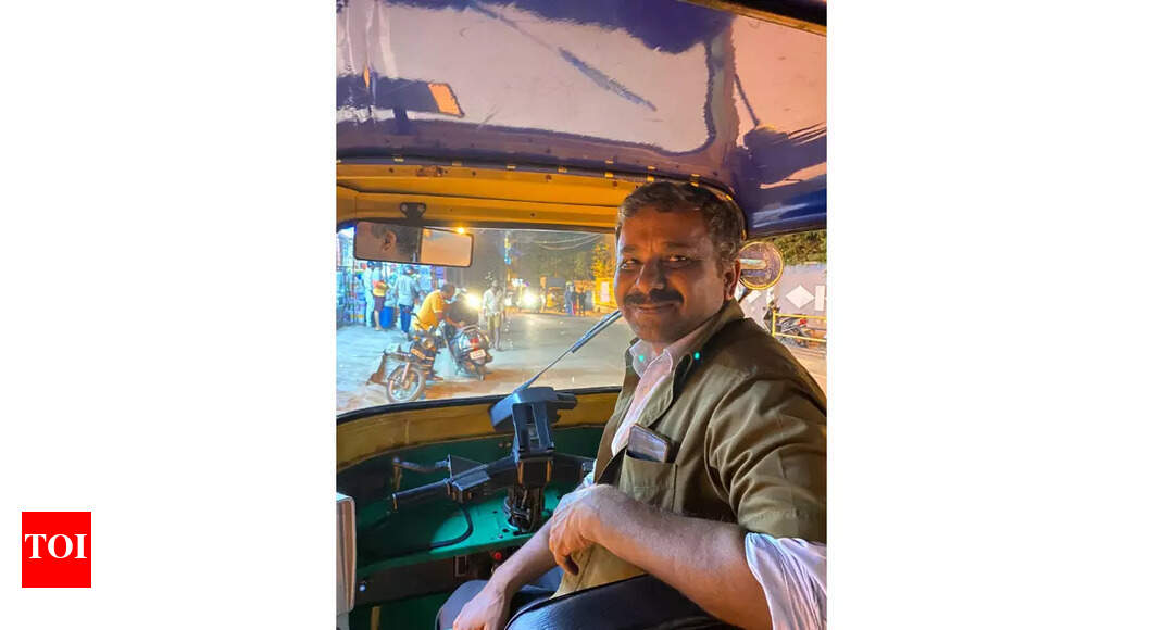 Inspiring! Auto rickshaw driver resumes education after 28 years ...