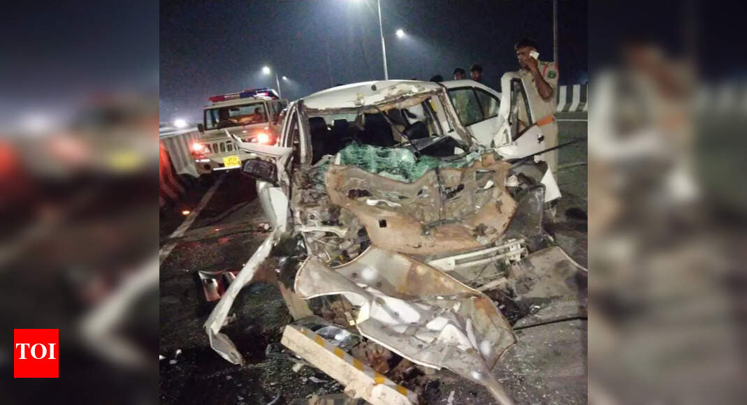1 dead, 4 injured as car hits lorry in Andhra Pradesh | Visakhapatnam ...