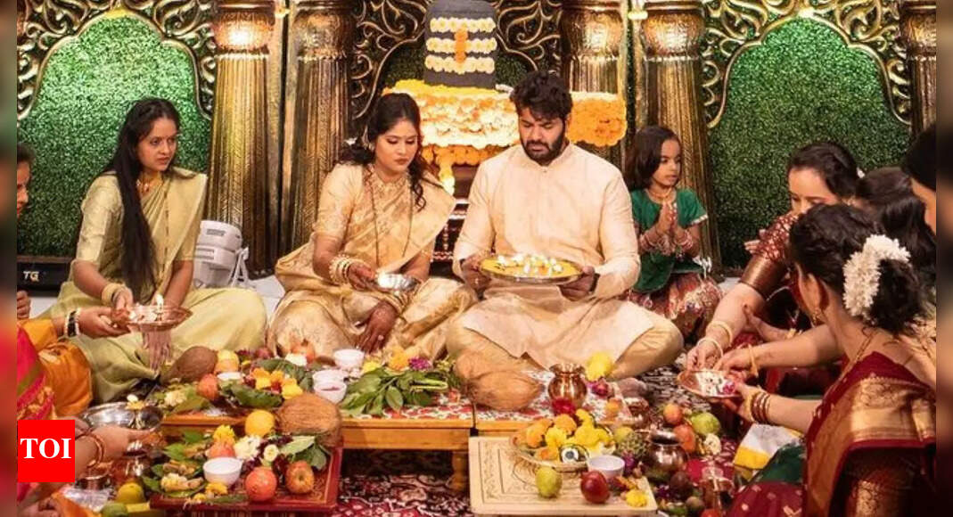 Akshaya Deodhar and Hardeek Joshi perform Mangalagaur Pooja, enjoy the ...