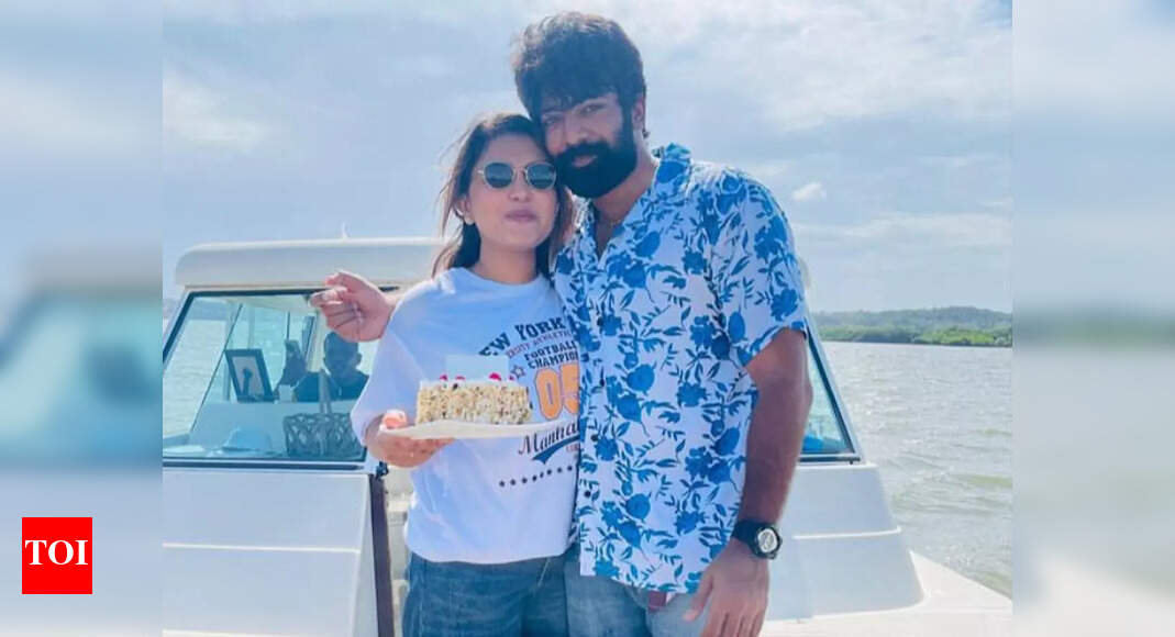 Television actress Shabana Shajahan wishes husband Aryan on their ...