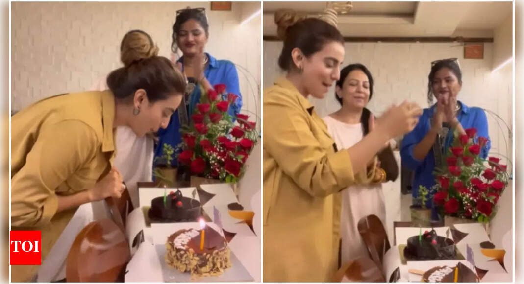 Video: Akshara Singh celebrates the birthday with her mother Nilima ...