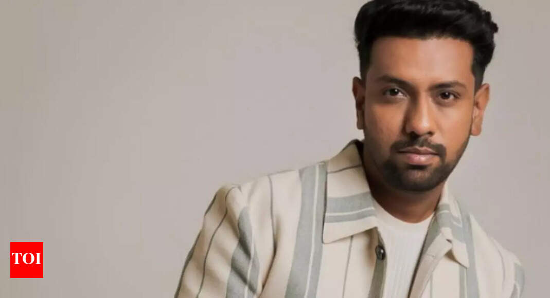 ‘3 Ekka’ actor Mitra Gadhvi flaunts 'Full House Everywhere' vibe’; see ...