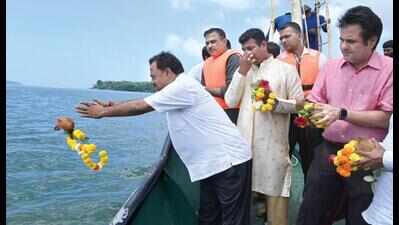 Sea’s blessing sought, fishermen set to start full-scale operations ...