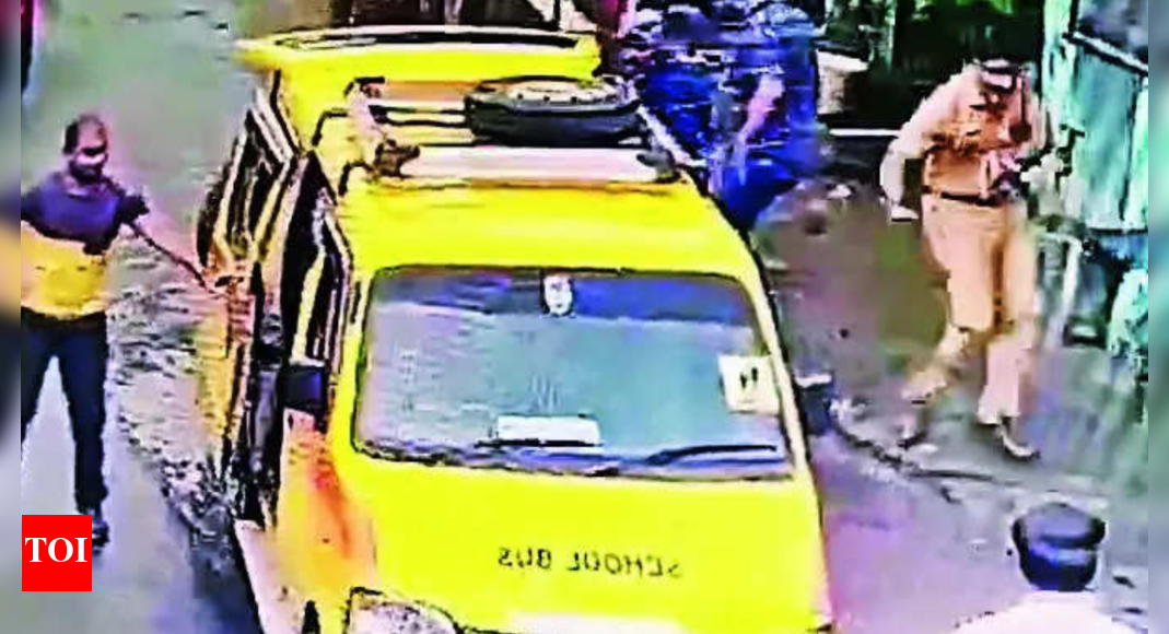 Cops stoned for nabbing 62-year-old fake cop wanted in Rs 1 lakh theft ...