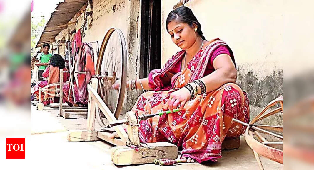 Women Weavers: Sambalpur Admn Starts Scheme For Women Weavers ...
