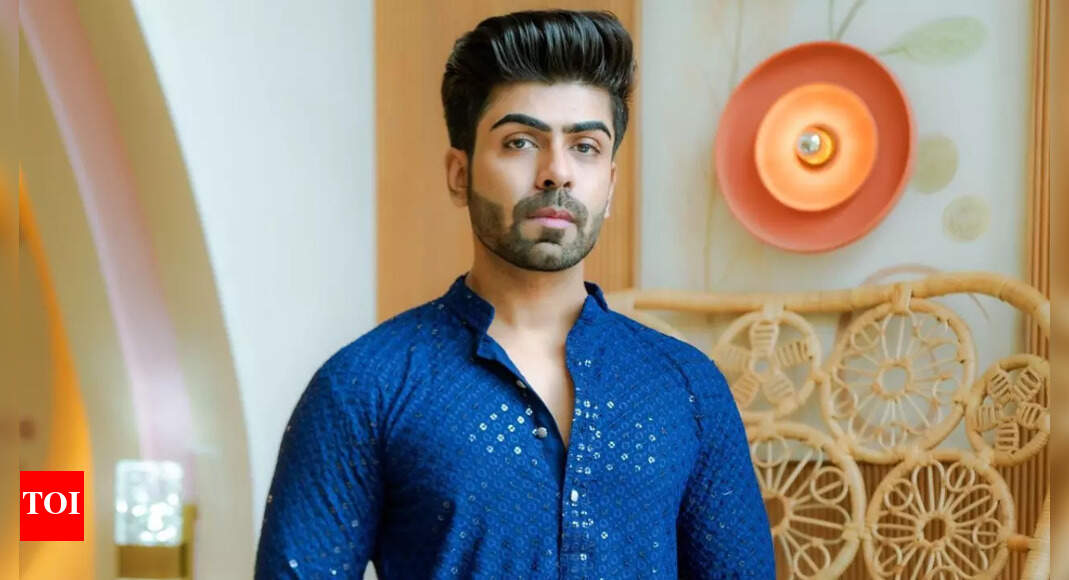 Akash Choudhary wishes to tie 'rakhi' to women scientists of ...