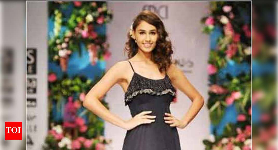 Hasleen Kaur walks for Pallavi Mohan at WIFW | undefined Movie News ...