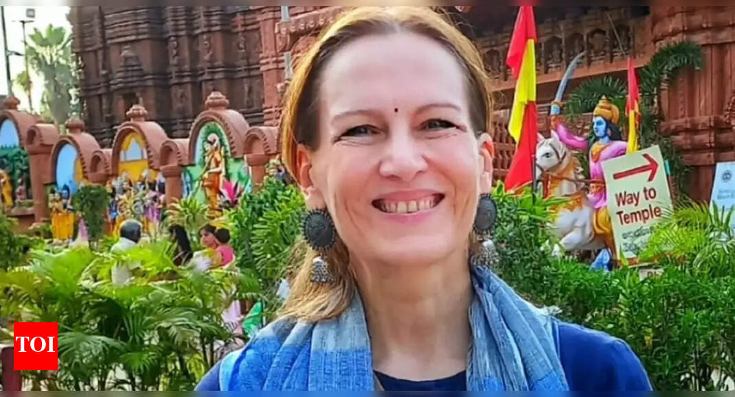 'Yeh Rishta Kya Kehlata Hai' actress Suzanne Bernert explores temples ...