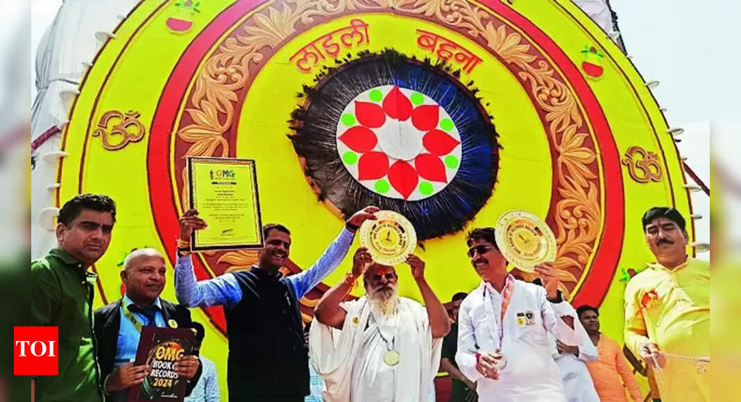 Rakhi: ‘biggest Rakhi’ Made In Mp’s Bhind Sets Guinness Record | Bhopal ...