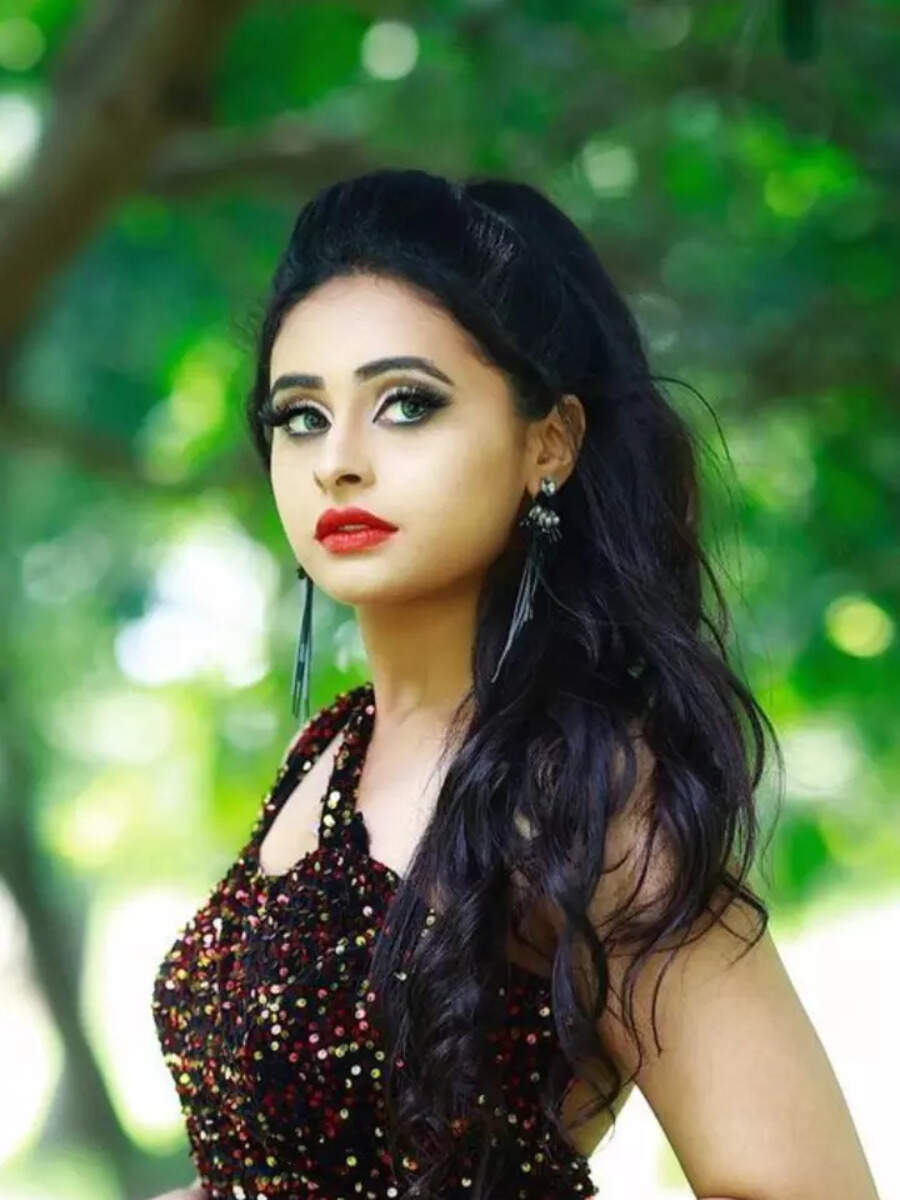 Vibrant pictures of Sanjana Burli | Times of India