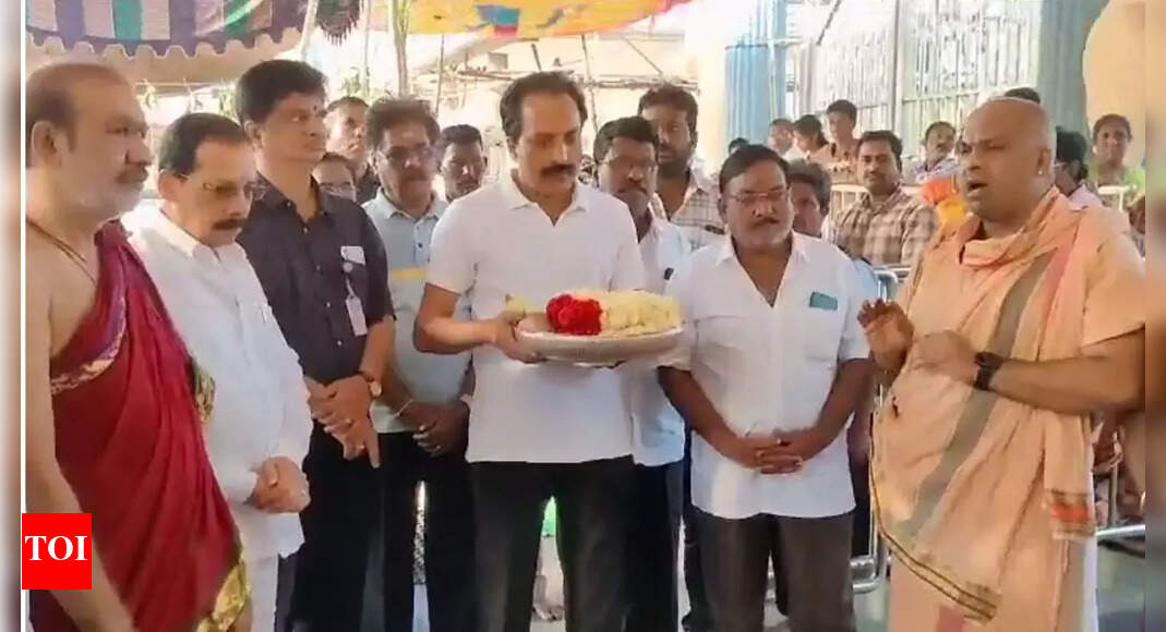 Solar Exploration: Isro chief, scientists seek divine blessings for ...