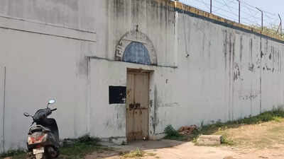 Four prisoners escape from Borsad sub-jail in Gujarat's Anand district ...