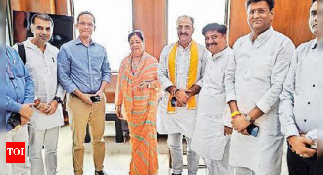 Youtuber: Raje, Gogoi Pics At Udaipur Airport Lounge Catch Attention ...