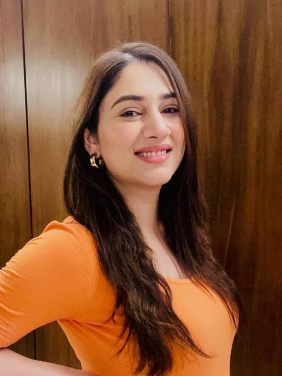 Mom-to-be Disha Parmar’s adorable looks | Times of India