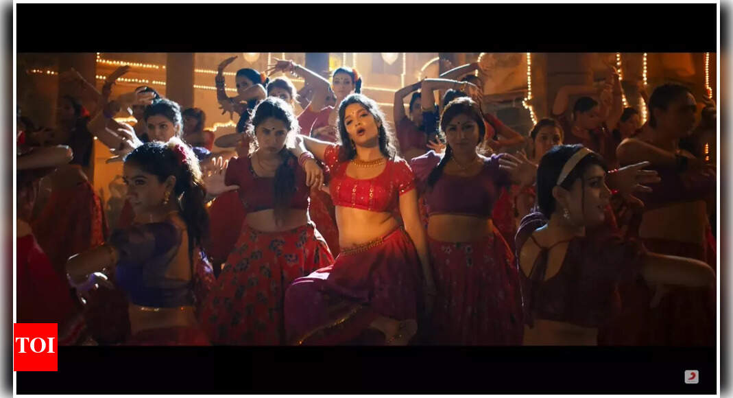 ‘Kalapakaara’ video song out! Ritika Singh and Dulquer set the screen ...