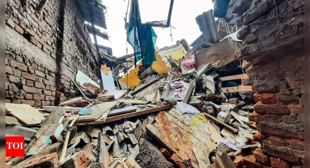 Infant among 2 killed as building collapses in Thane | India News ...