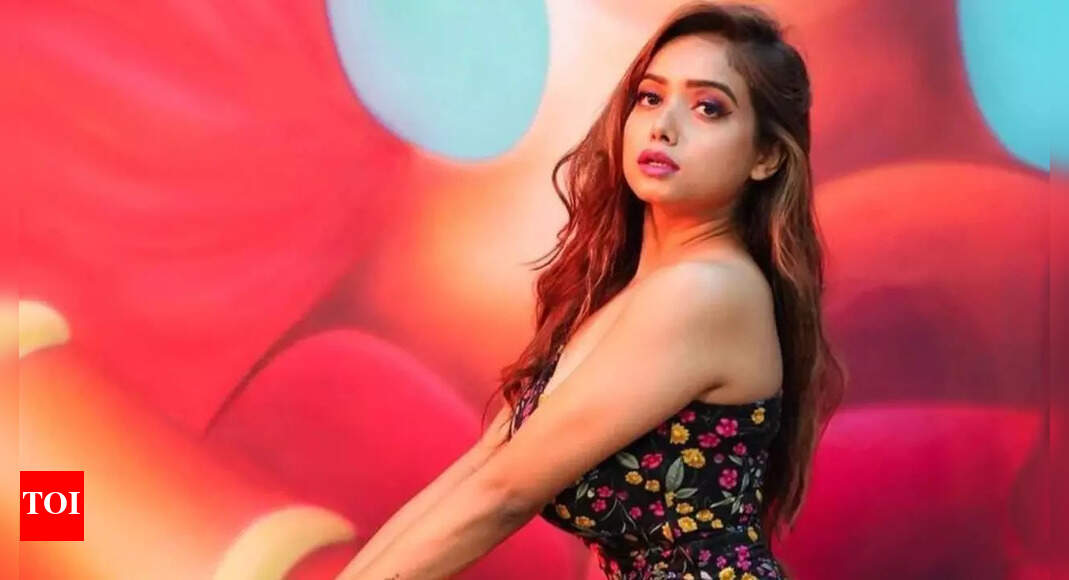 Bigg Boss Ott 2 Fame Manisha Rani Receives A Grand Welcome In Her Home
