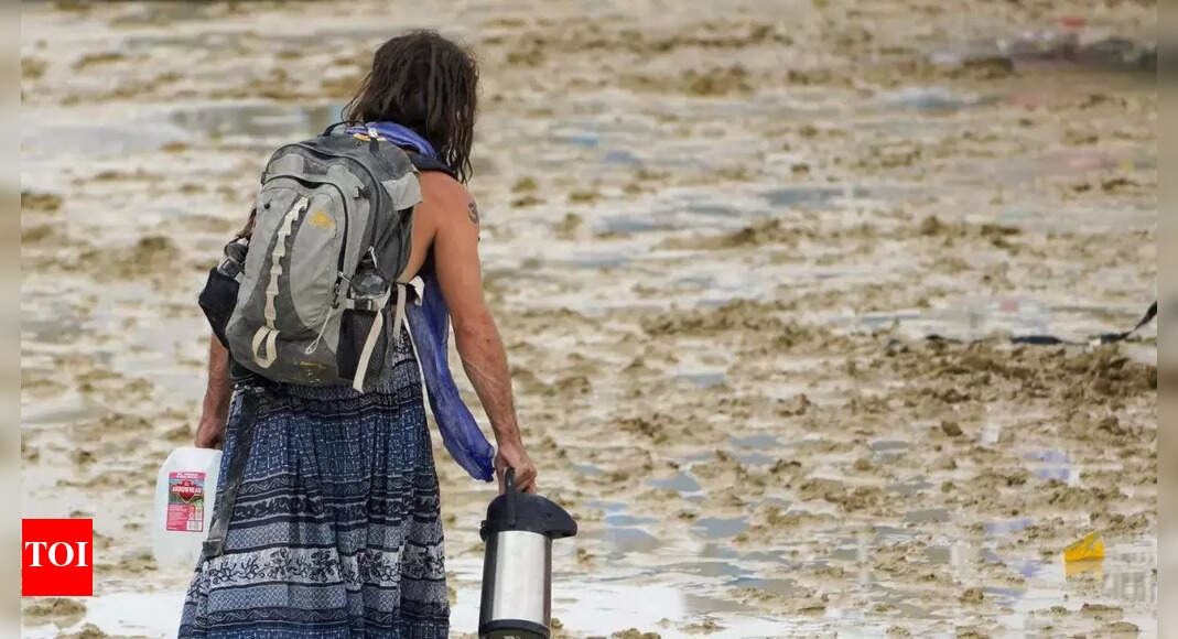 Nevada Desert: One death reported at Burning Man, thousands stranded in ...