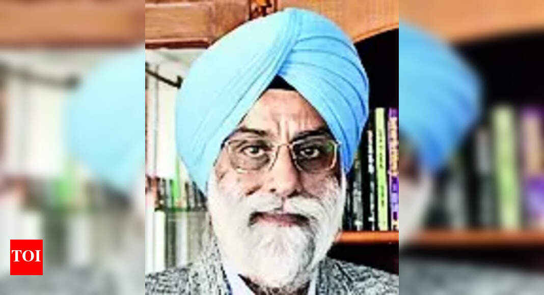 Karamjit Singh: Karamjit, Dhamija Quit Hsgmc After Fight Clip ...