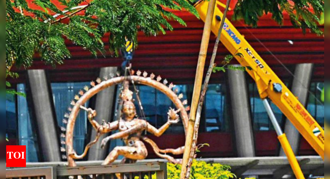 28-foot tall 'Nataraja' statue being installed at G20 Summit venue in ...