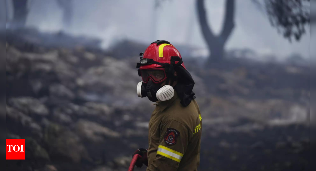 Greece: A massive wildfire in northeastern Greece is gradually abating ...