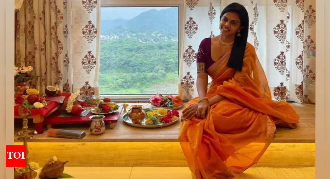 Rutuja Bagwe performs Vastu Pooja at her new house in Thane, invites ...