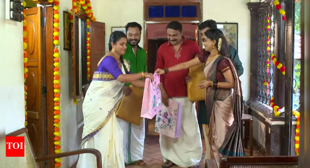 Mounaragam: Swathi joins Vikram and family for Onam celebration - Times ...