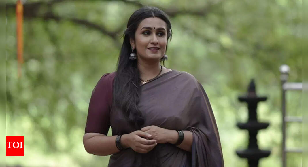 Anuraga Ganam Pole completes 100 episodes, Kavitha Nair says 'Sumitha ...