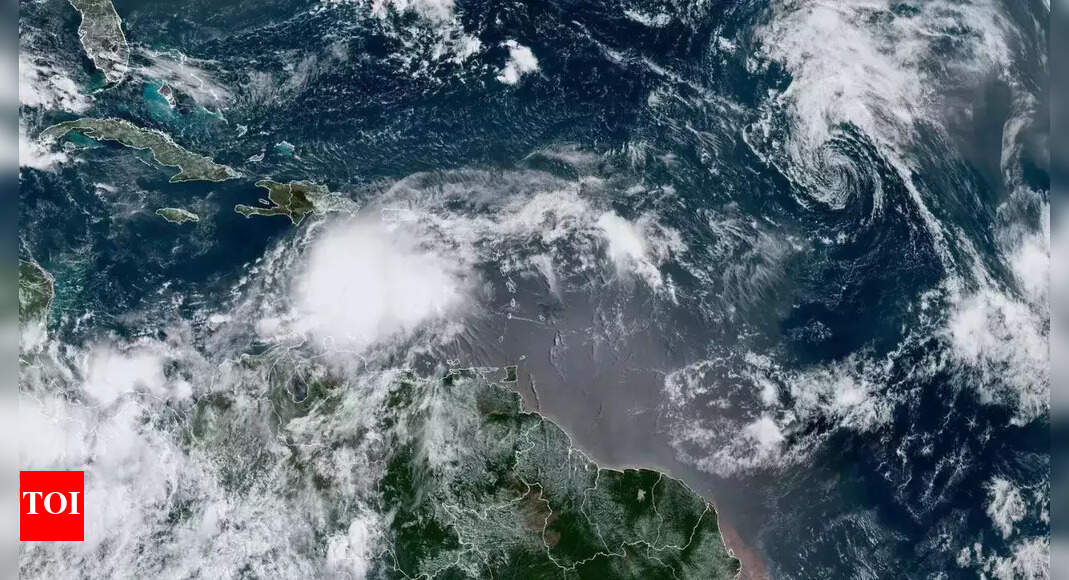 Storm Lee: Tropical Storm Lee to soon heighten into 'extremely ...