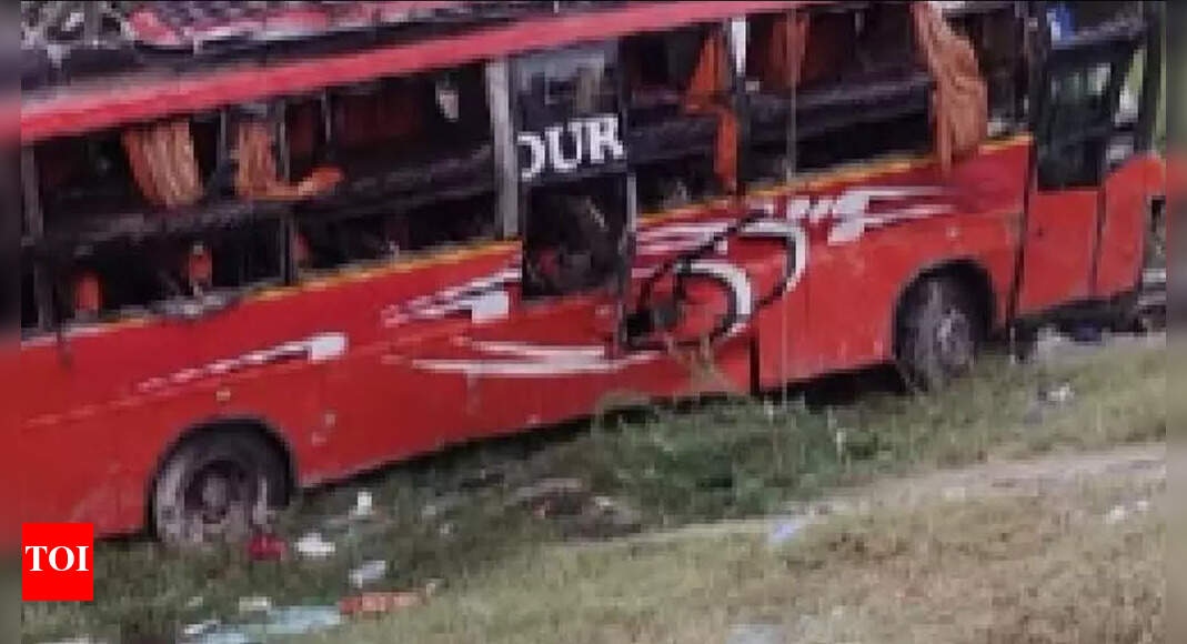 UP Bus Accident News: 1 killed, 40 injured as bus falls into ditch on Agra-Lucknow Expressway in ...