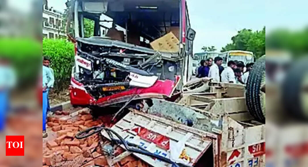 Tractor-Trolley Collision: Four Injured As Bus Rams Into Tractor ...