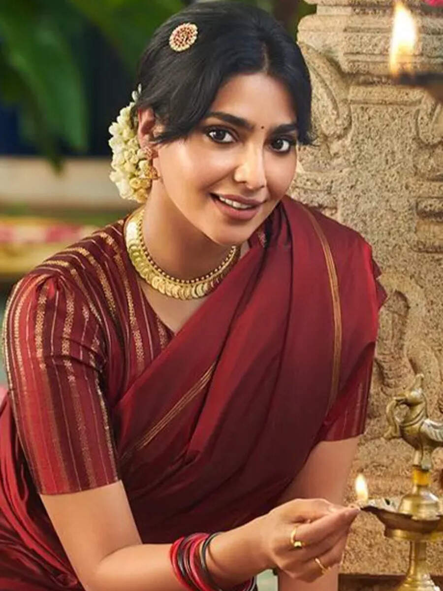 Aishwarya Lekshmi is a vision in ethnic attire | TOIPhotogallery
