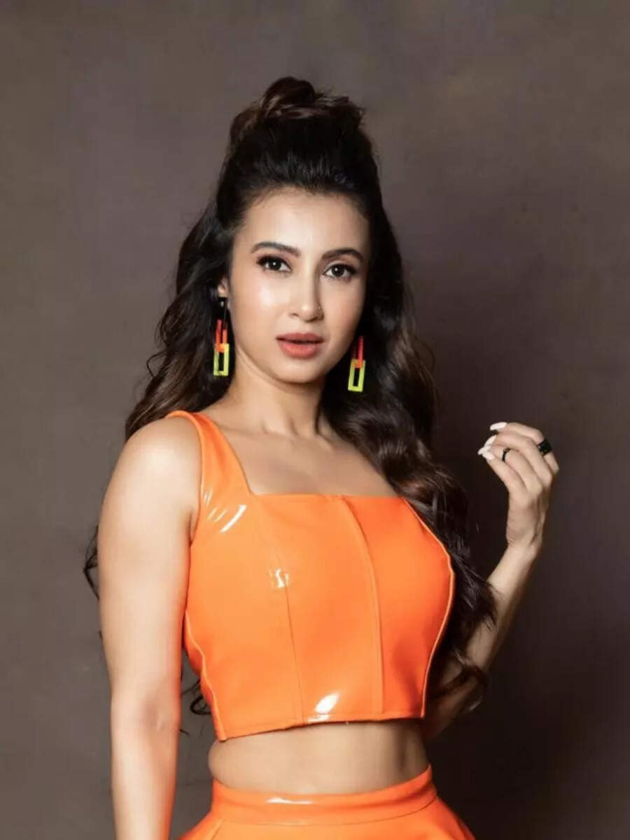 Cool and comfy outfits of Monami Ghosh | Times of India